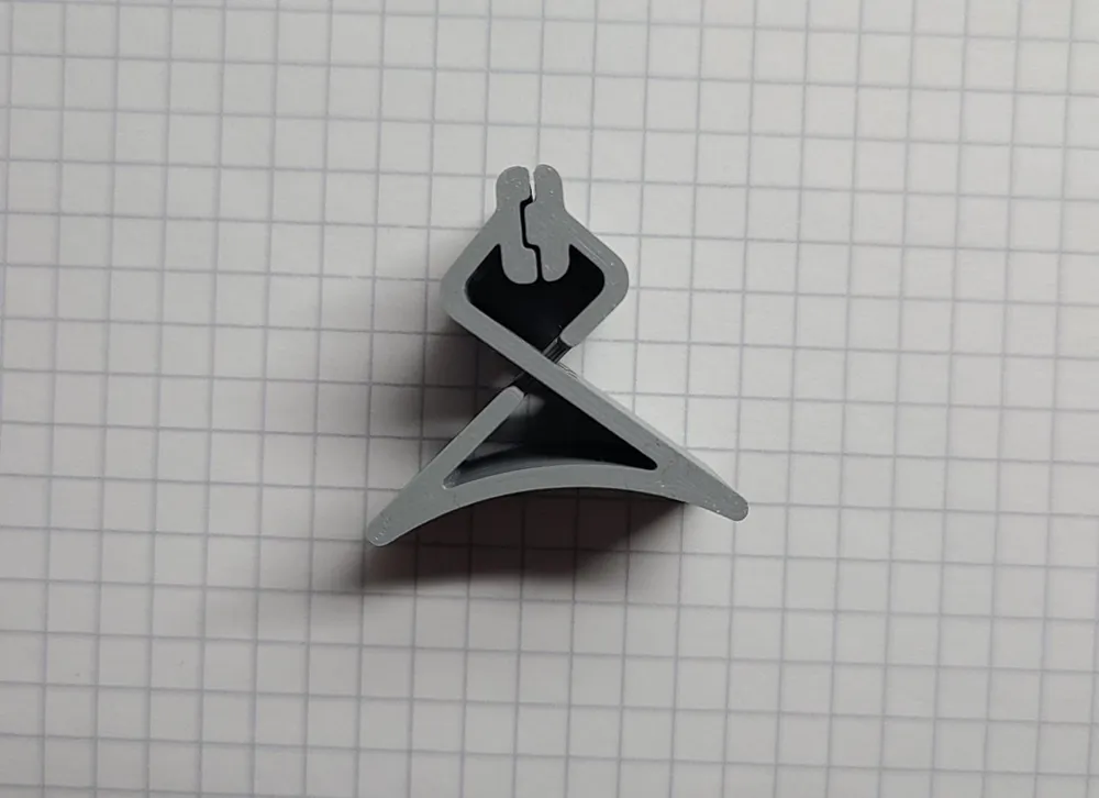 Minimalistic Compliant Photo Holder - Free 3D Print Model - MakerWorld