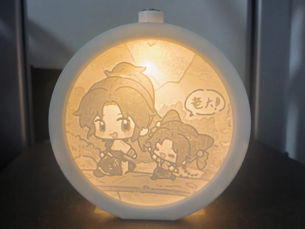 Luminária de mesa com fio vermelho Yan Yun Sixteen Sounds - Modelo ...