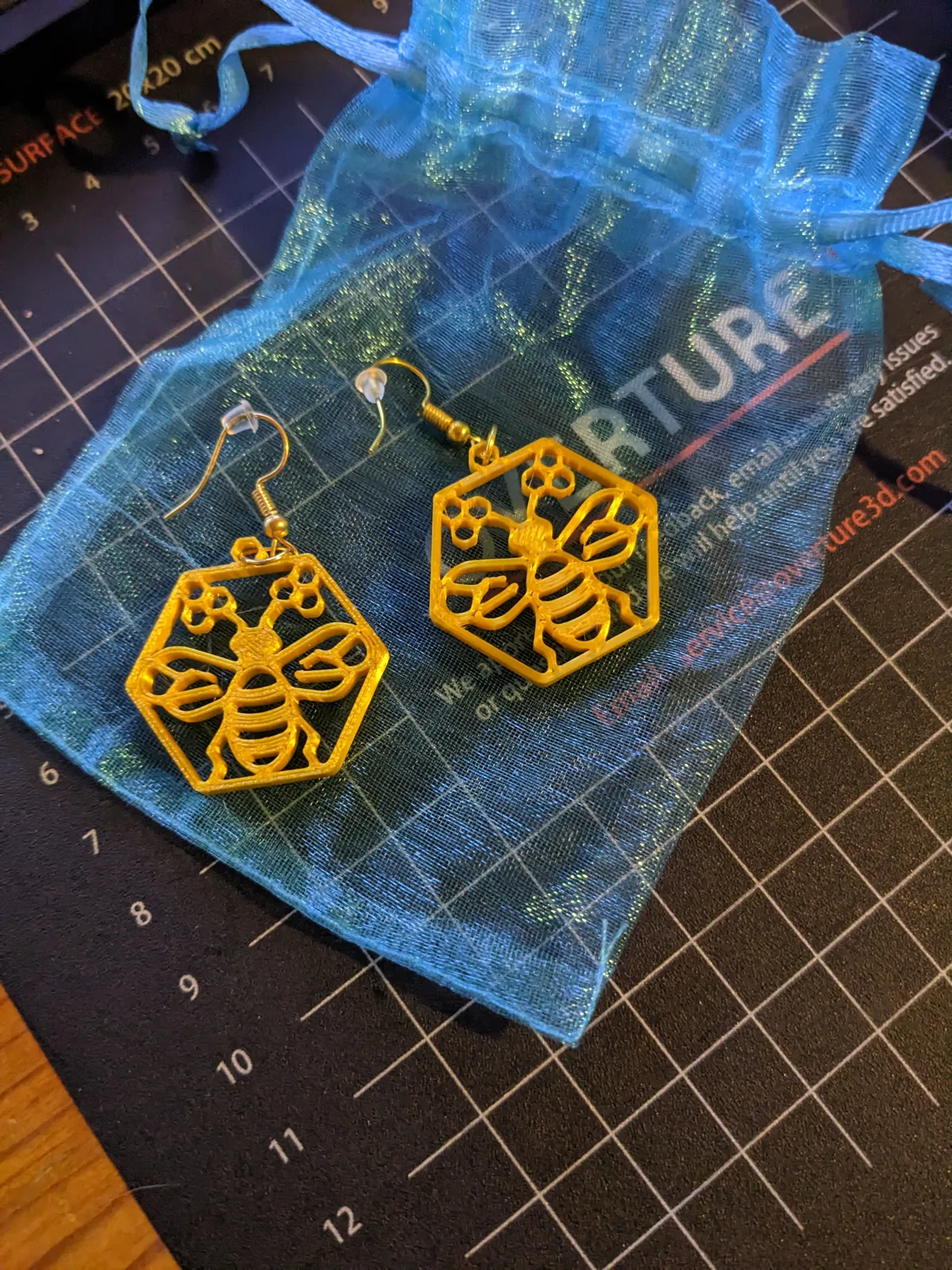 Honey Comb Bee Earings - Free 3D Print Model - MakerWorld