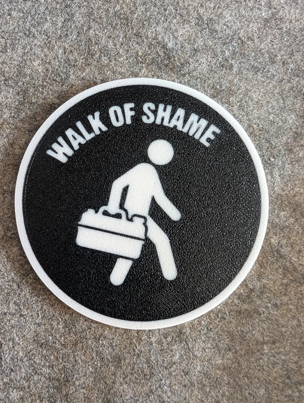WALK OF SHAME - O Crachá Definitivo em Homenagem ao Campismo - Modelo ...