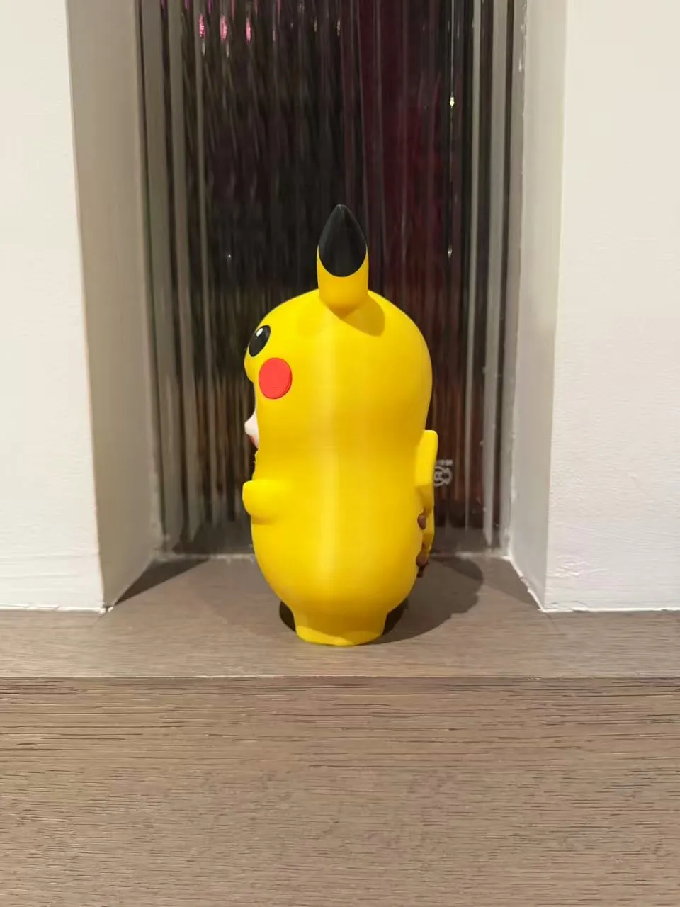 Ash dans une veste Pikachu, impression multi-couleurs segmentée (sans ...