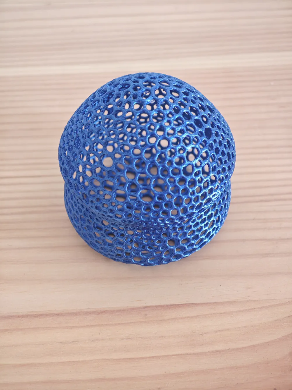 Hollow fish tank hideout - Free 3D Print Model - MakerWorld