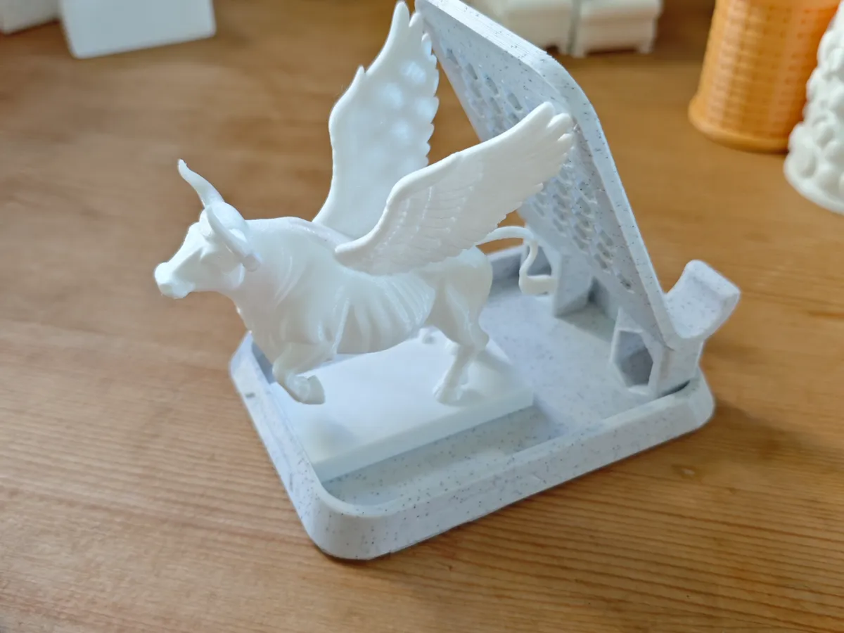 Med vingar Oxe Startar Mobilhållare Utskriven i ett stycke ...