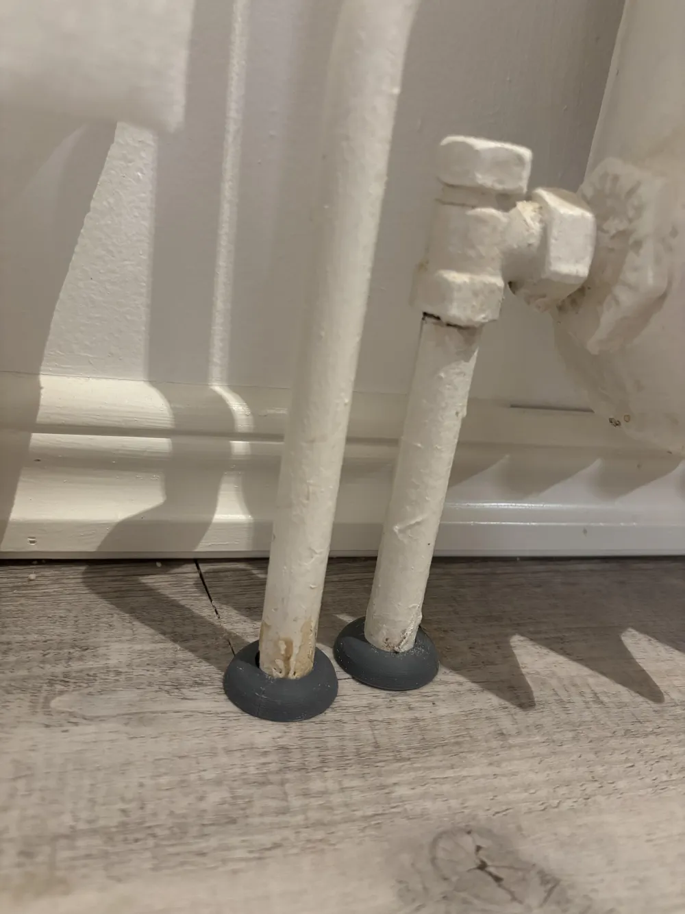 Two-piece radiator pipe cover cap. - Free 3D Print Model - MakerWorld