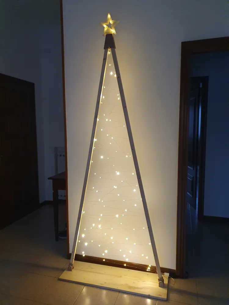 Árvore de Natal de Madeira 2D que Economiza Espaço - Modelo gratuito ...