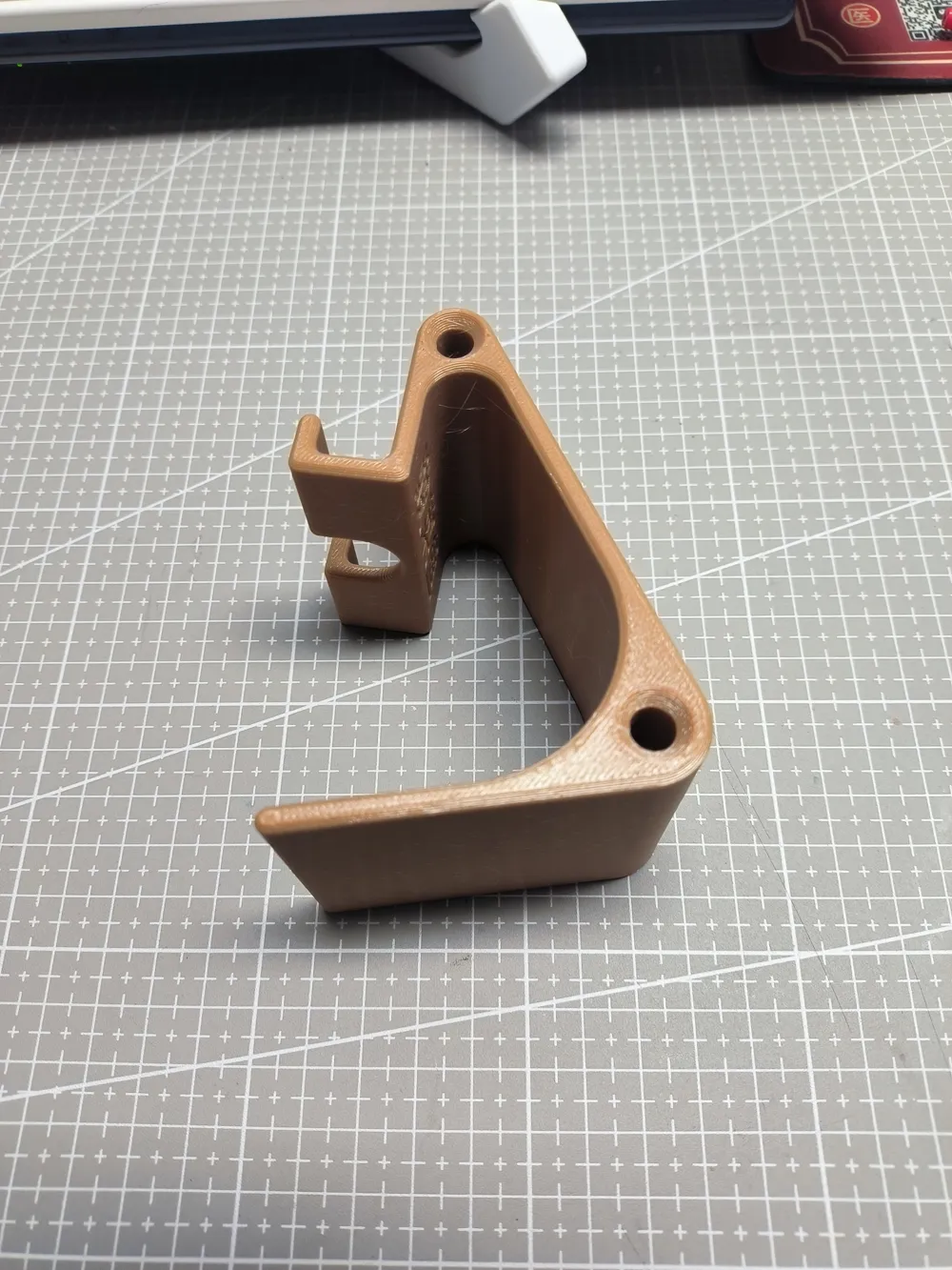 Simple Phone Stand - Free 3D Print Model - MakerWorld