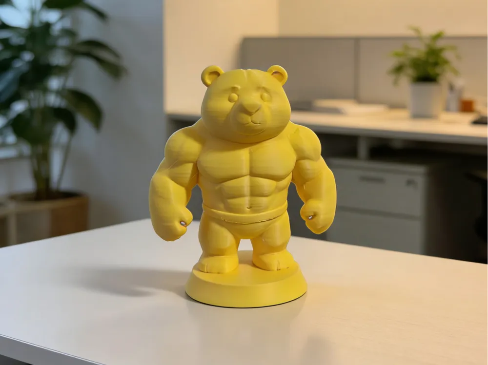 Un adorable petit ours de dessin animé, une figurine de bureau d'ours ...