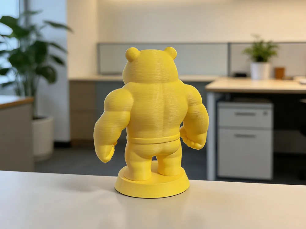 Un adorable petit ours de dessin animé, une figurine de bureau d'ours ...