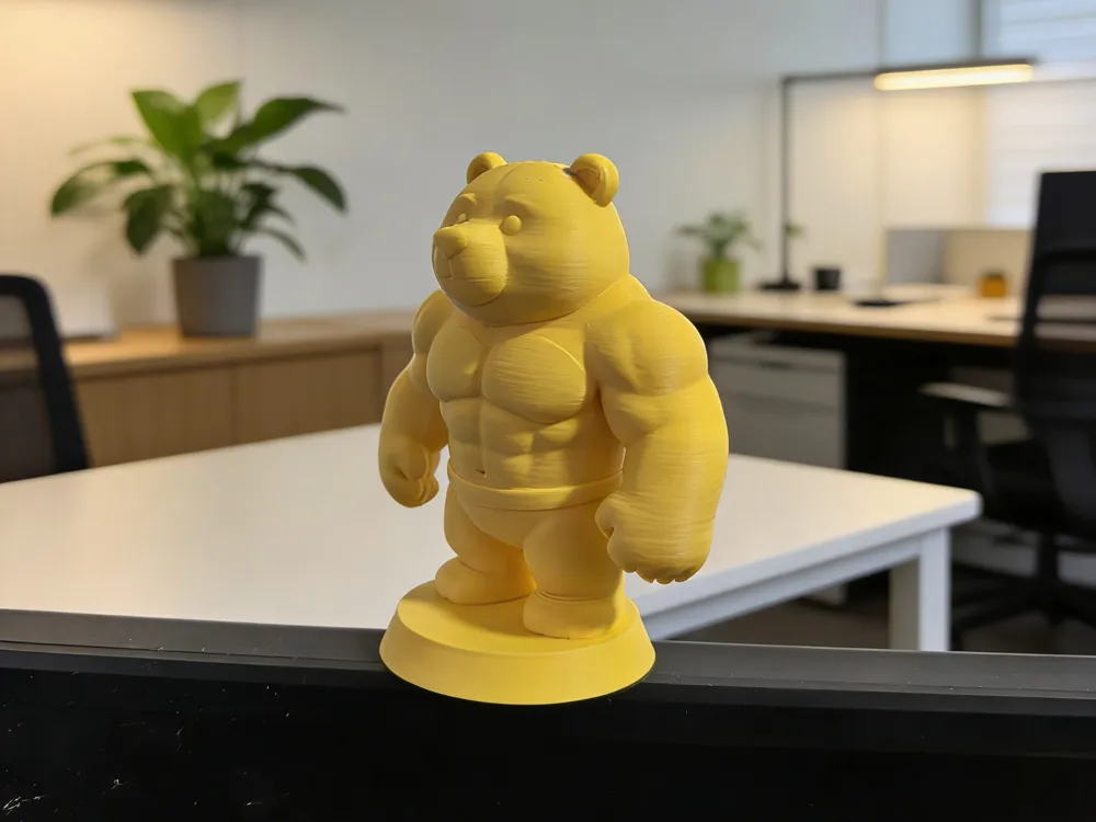 Un adorable petit ours de dessin animé, une figurine de bureau d'ours ...