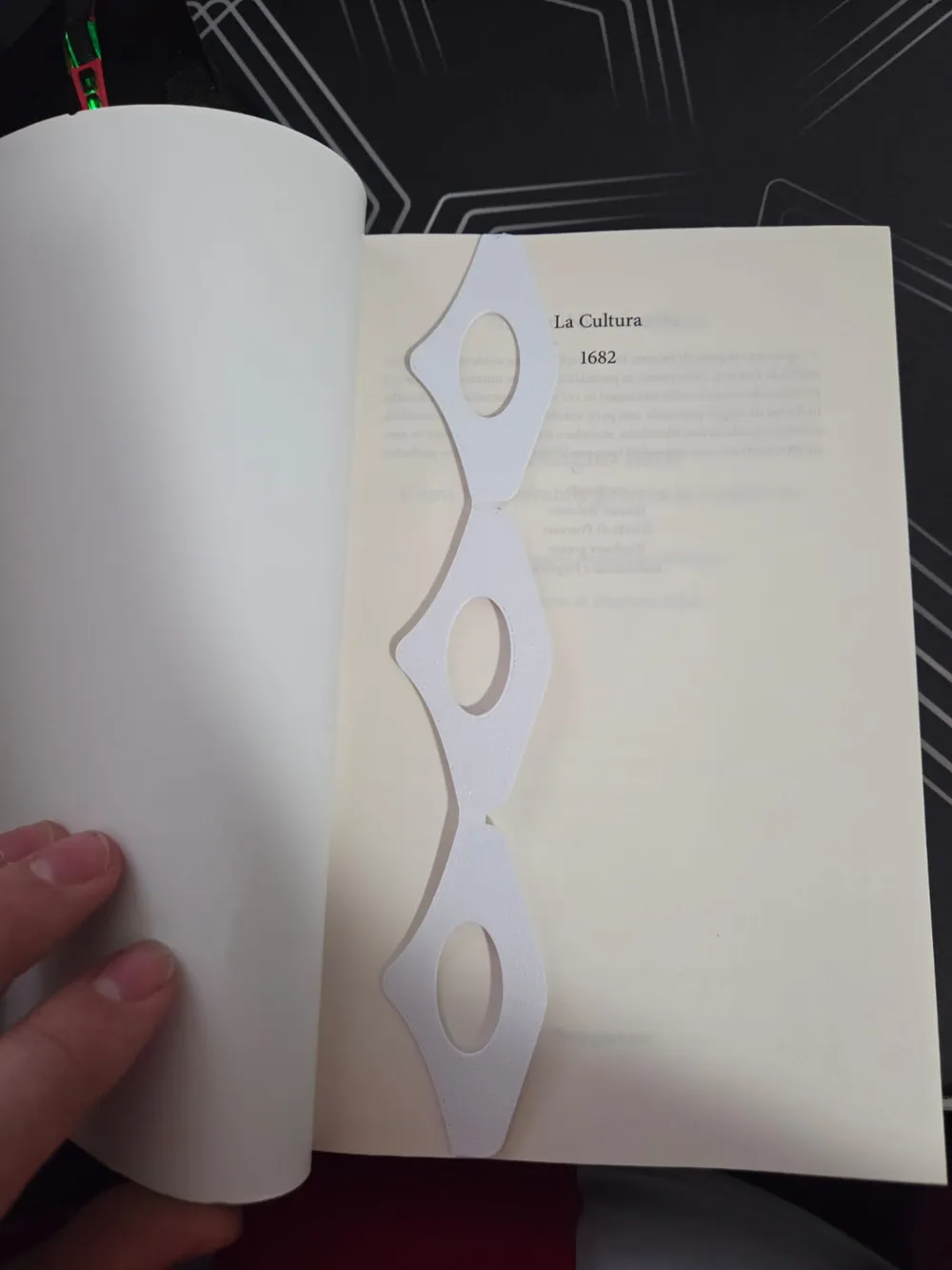 Book reader - Free 3D Print Model - MakerWorld