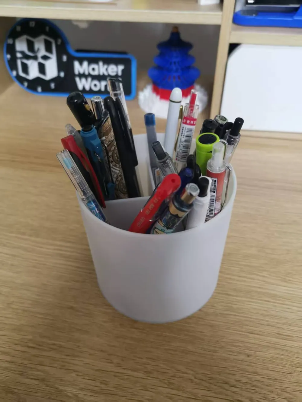 Divided Desktop Pen Holder - Free 3D Print Model - MakerWorld