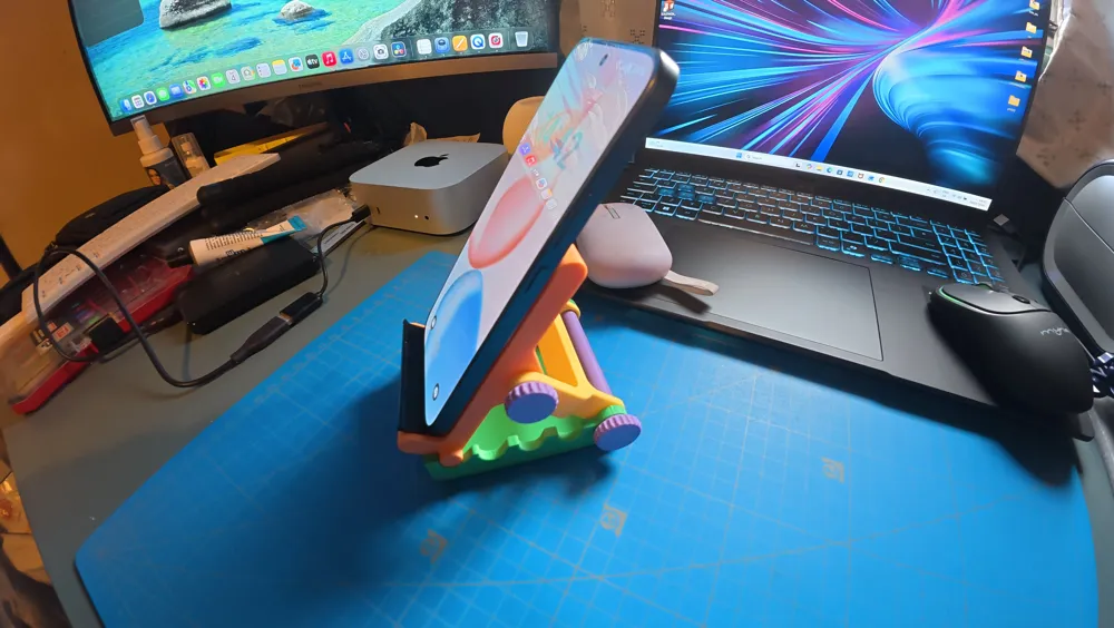 Adjustable phone holder - Free 3D Print Model - MakerWorld