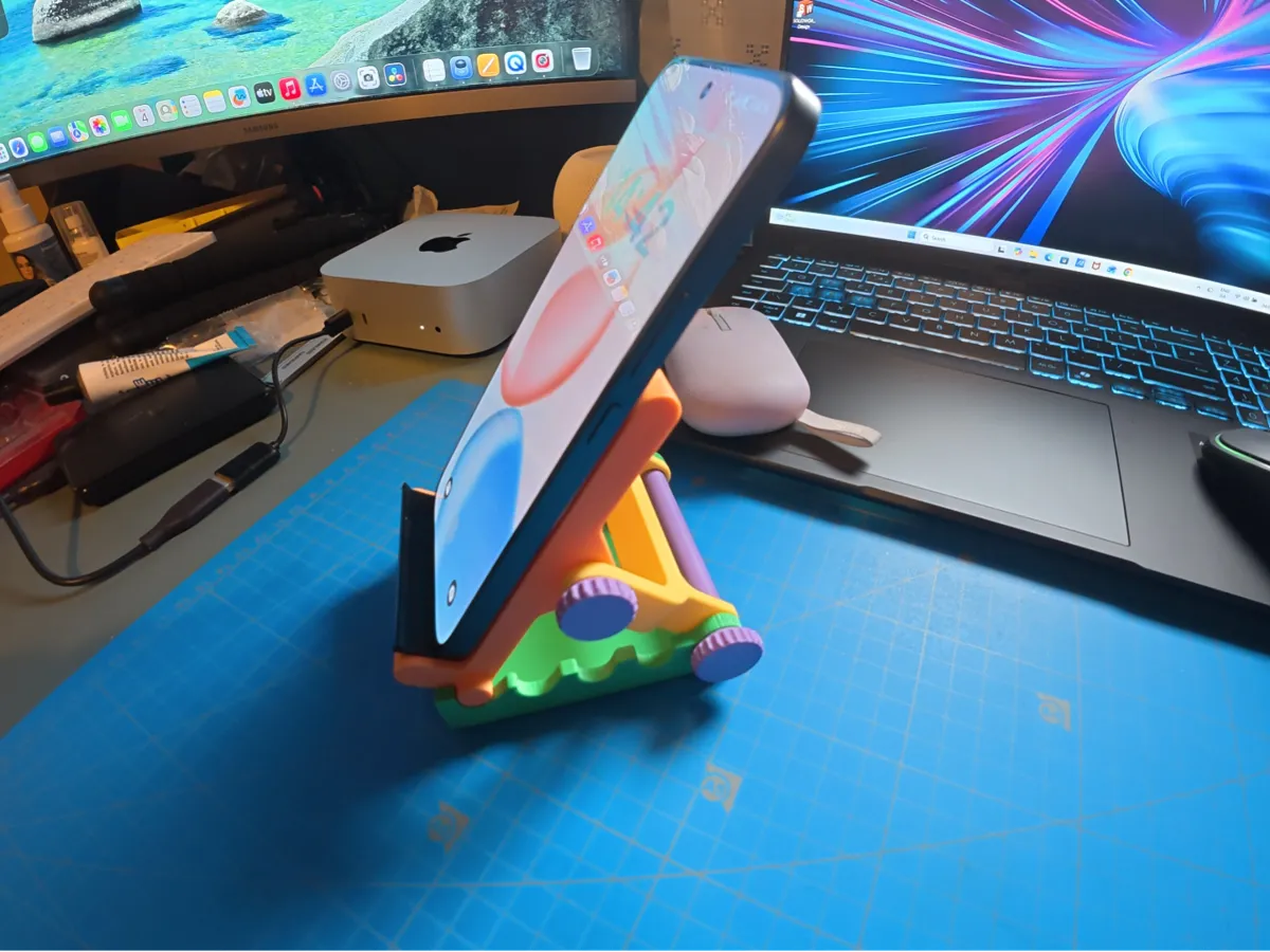Adjustable phone holder - Free 3D Print Model - MakerWorld