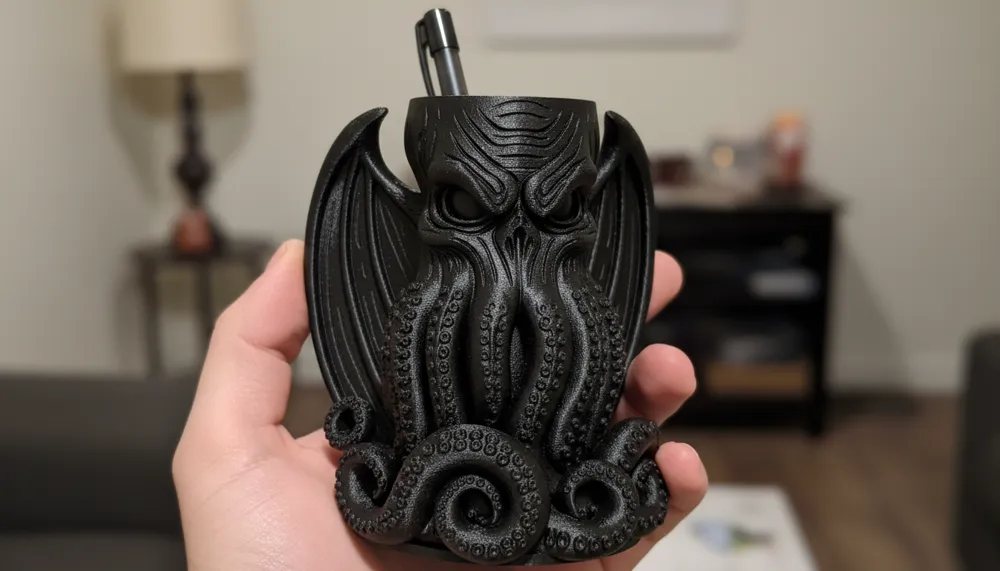 Porte-stylo Cthulhu ailé - Modèle d'Impression 3D Gratuit - MakerWorld