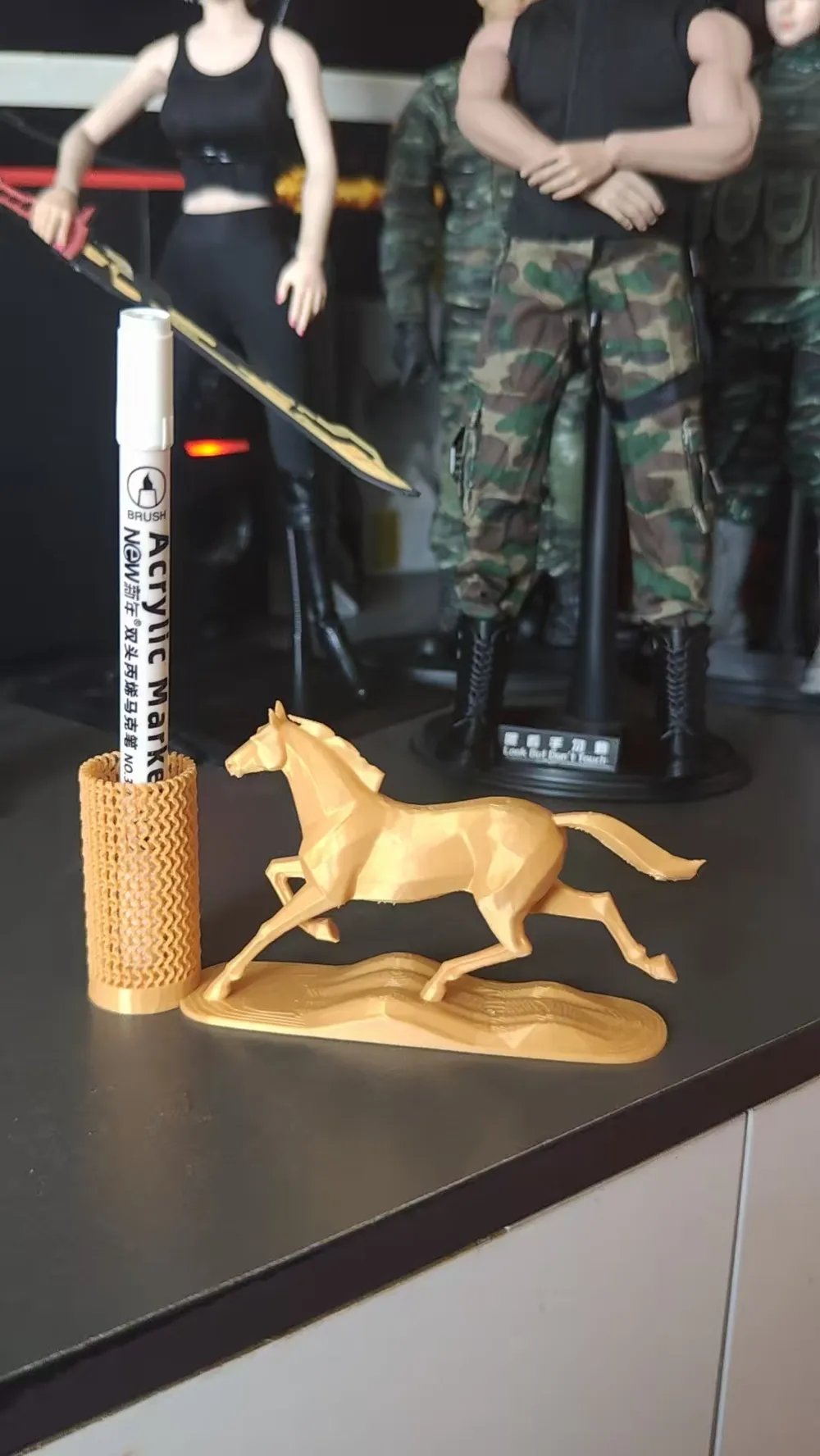 Erfolg auf Anhieb - Kunstvoll schlichter Stiftehalter – Kostenloses 3D ...