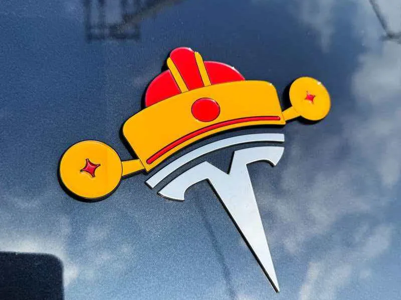 Car emblem magnetic fortune hat, with 2 holes 8mm*2mm - Free 3D Print ...