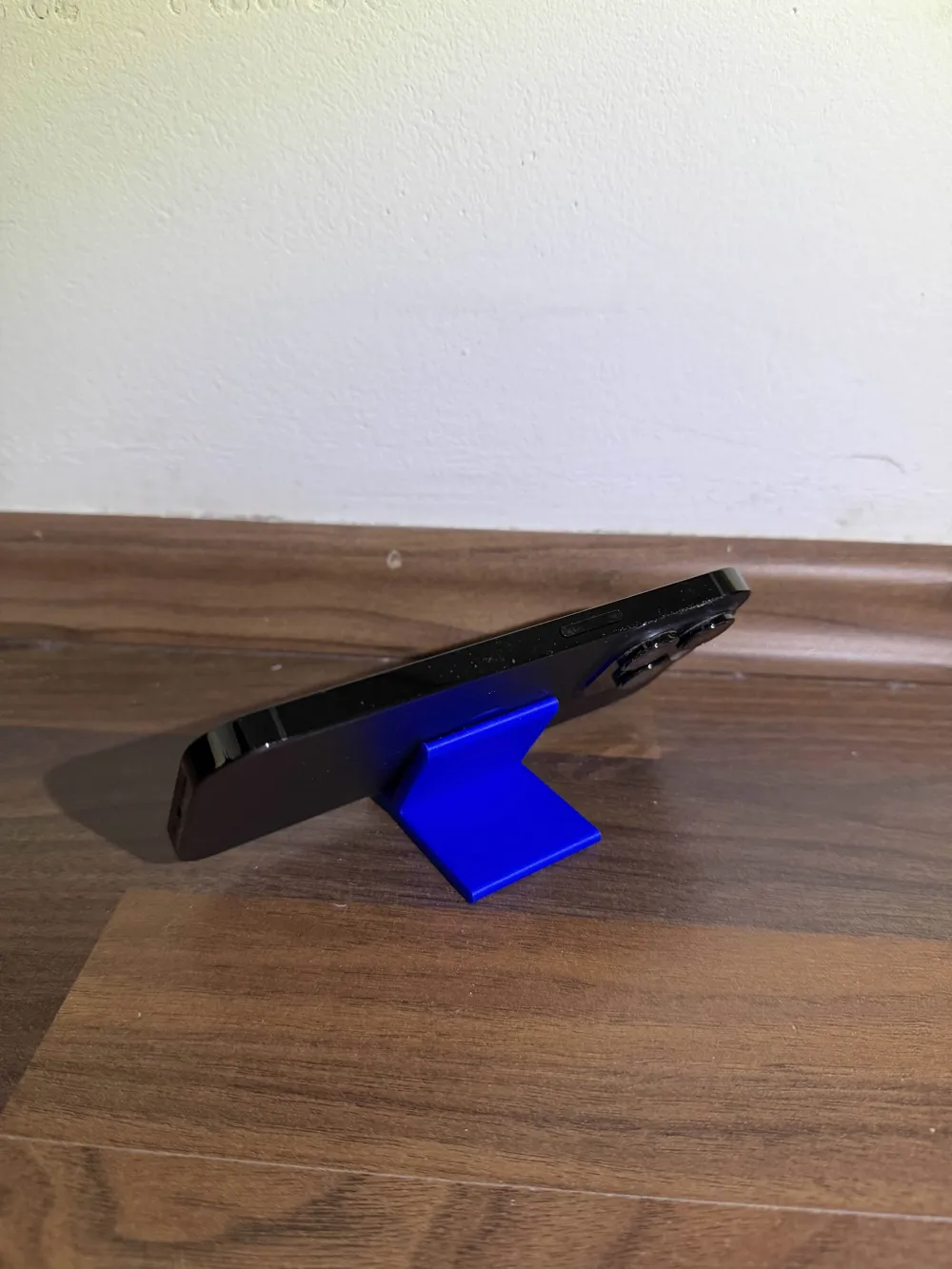 Horizontal phone stand - Free 3D Print Model - MakerWorld