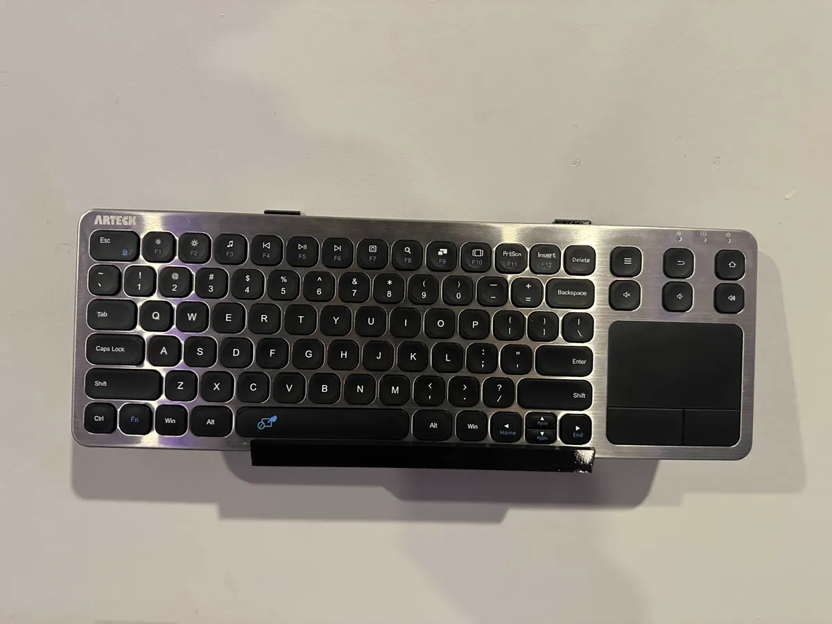 Simple Wireless Keyboard Wall Mount - Free 3D Print Model - MakerWorld