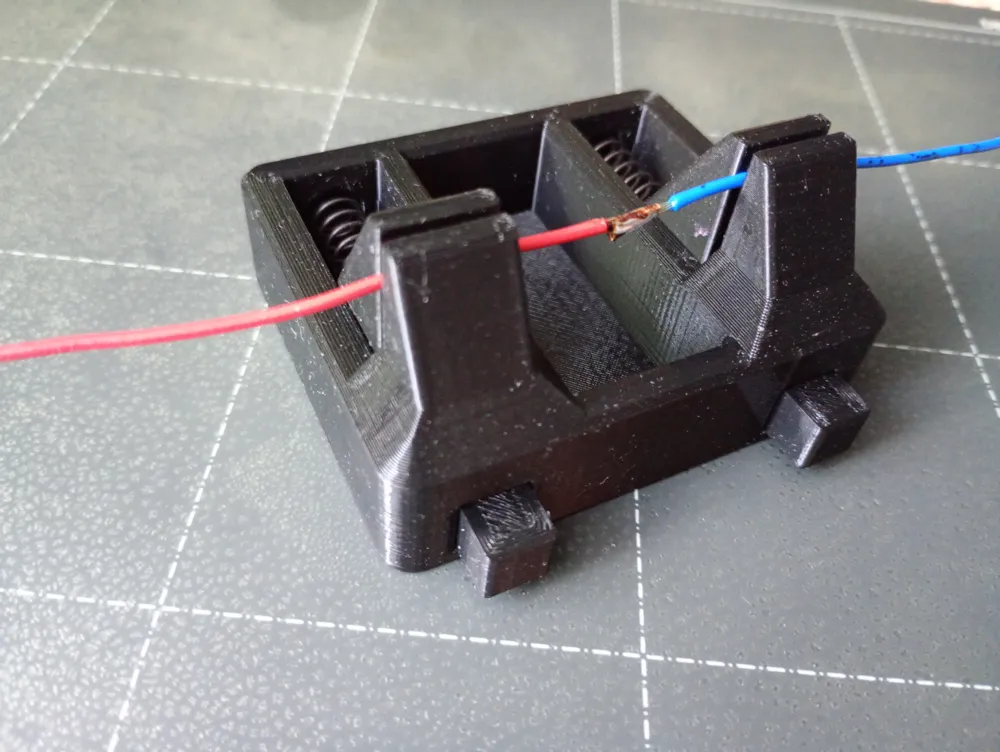 Clamp holder for soldering - Free 3D Print Model - MakerWorld
