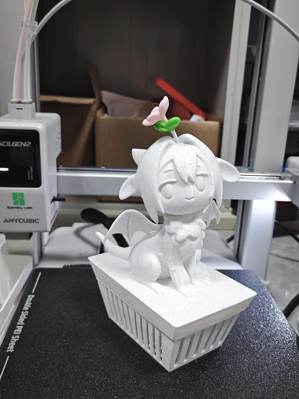 La estatua de monstruo pequeño de Arknights de Calimi ampliada con base ...