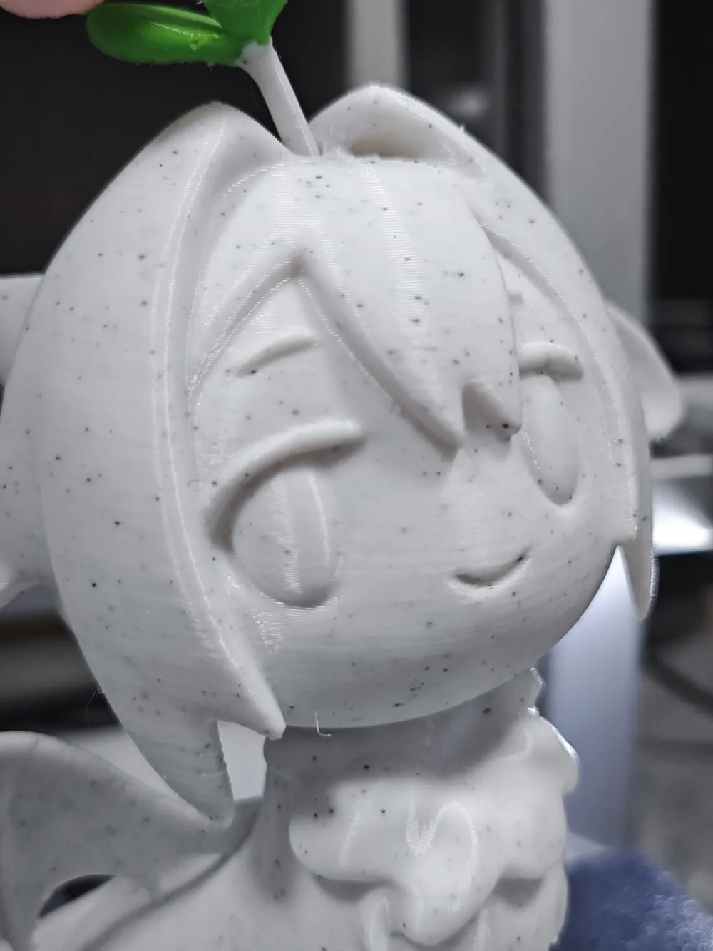 La estatua de monstruo pequeño de Arknights de Calimi ampliada con base ...