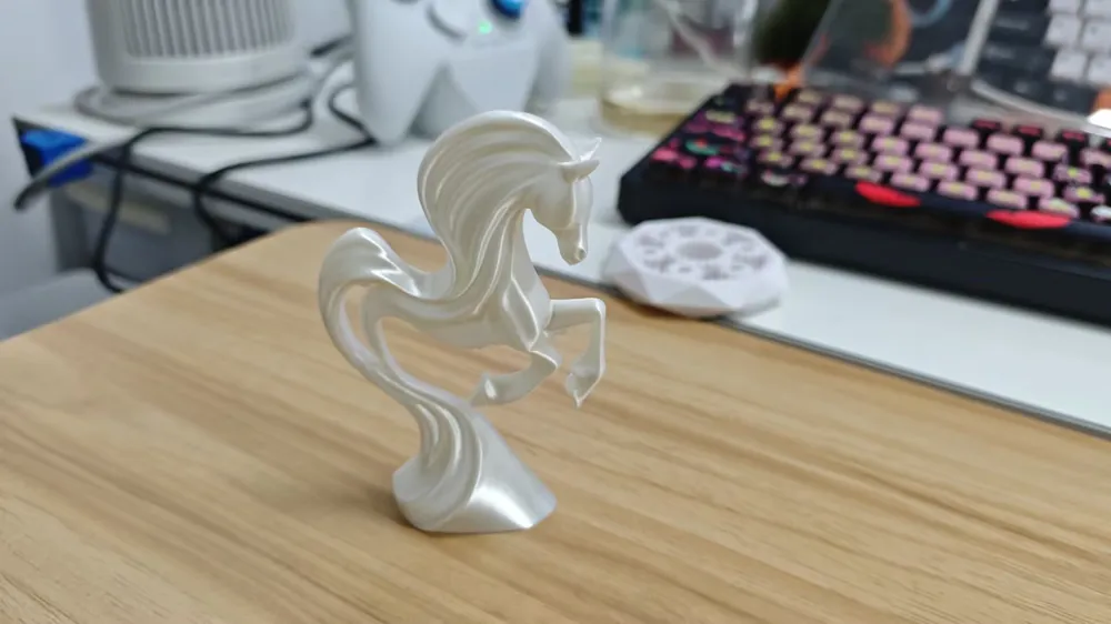 Flowing Clouds Silk Pony - Free 3D Print Model - MakerWorld