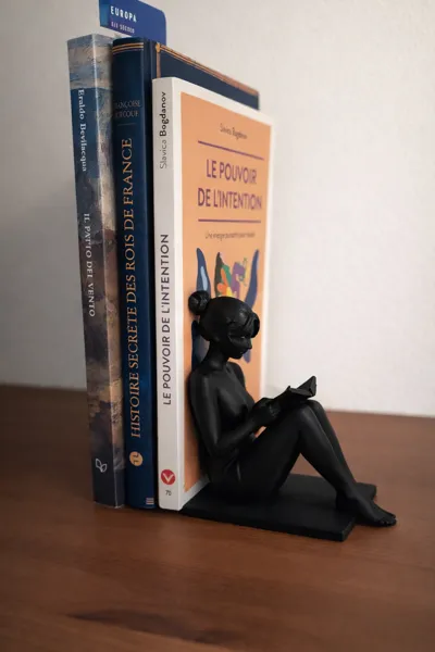 Reading Woman Bookend Elegant Statue for Bookshelf - Free 3D Print ...