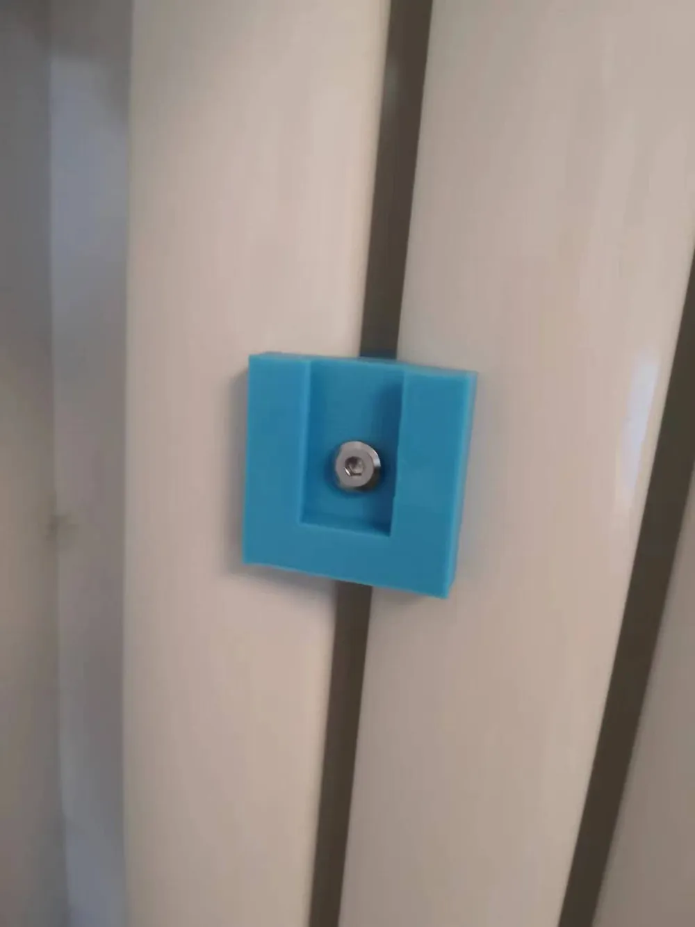 Vertical Radiator Hook - Free 3D Print Model - MakerWorld