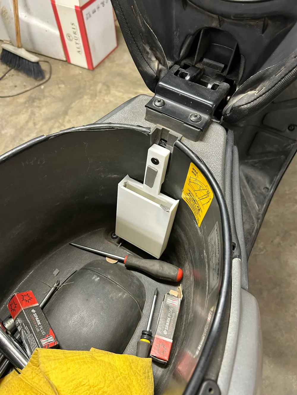 Scooter phone holder for Piaggio NRG Mc2 - Free 3D Print Model - MakerWorld