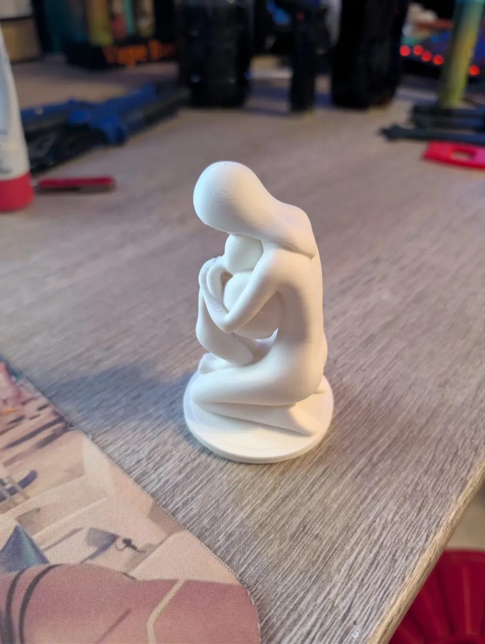 Mother's Day Statue - Free 3D Print Model - MakerWorld