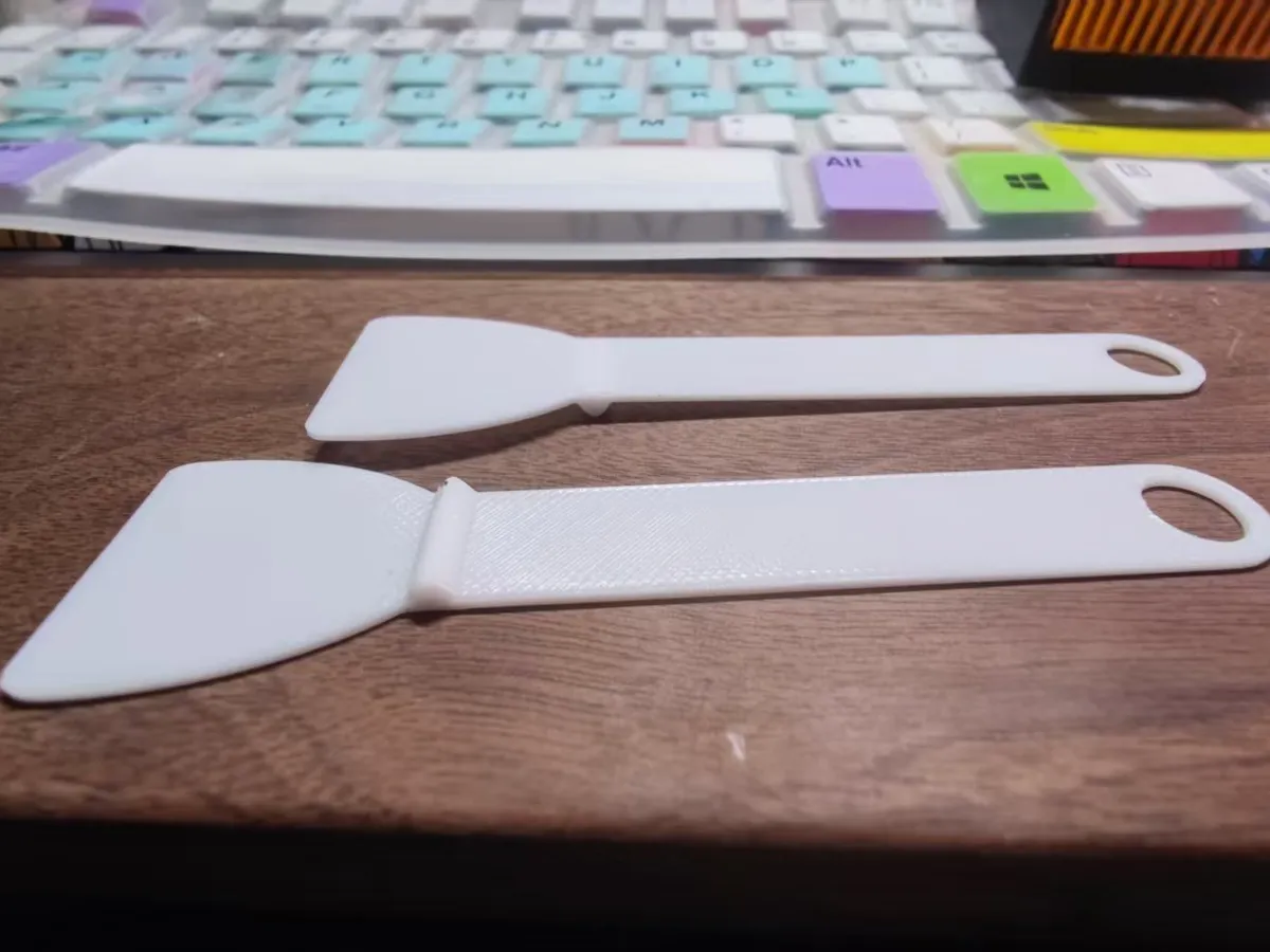 Triangular Scraper, Paint Knife, Glue Spreader with Mess Guard - Free ...