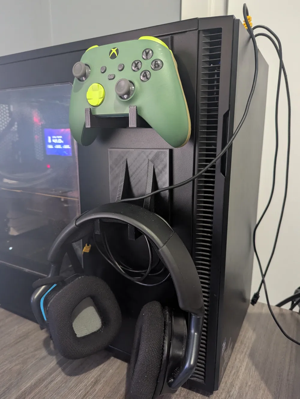 Universal Controller Holder + Whatever Else Fits - Free 3D Print Model ...