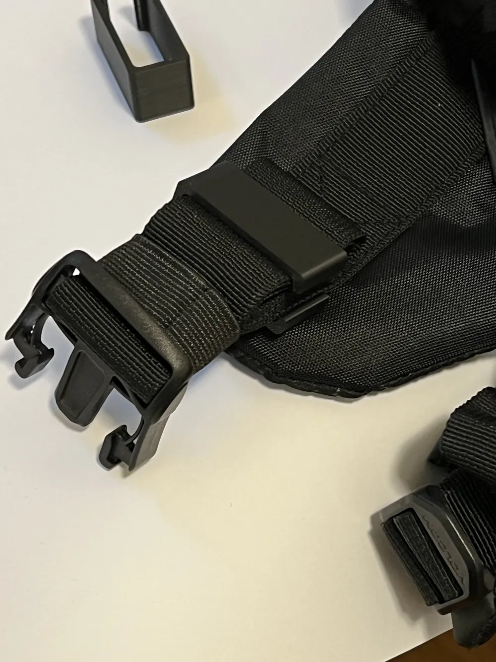 Backpack Strap Clip - customizable - Free 3D Print Model - MakerWorld