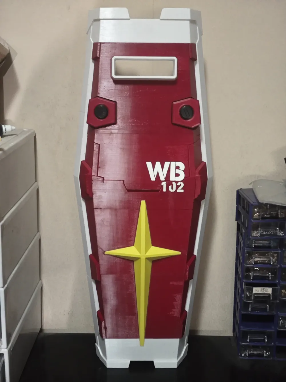 Scudo Gundam in scala reale, tenuto in mano - Modello di stampa 3D ...