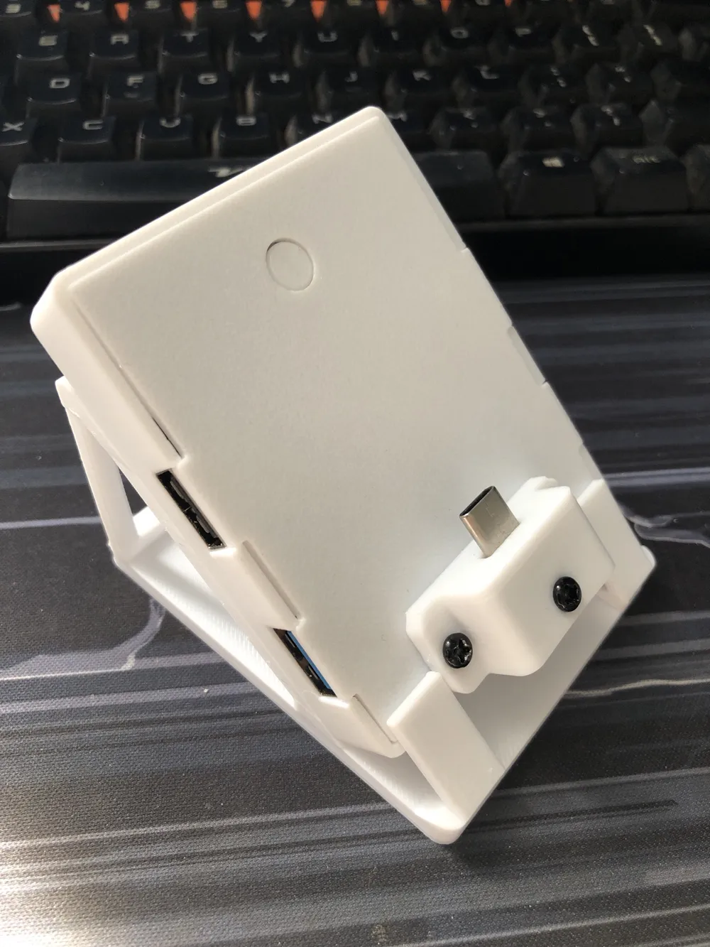 6-yuan docking station motherboard enclosure tilted stand - Free 3D ...