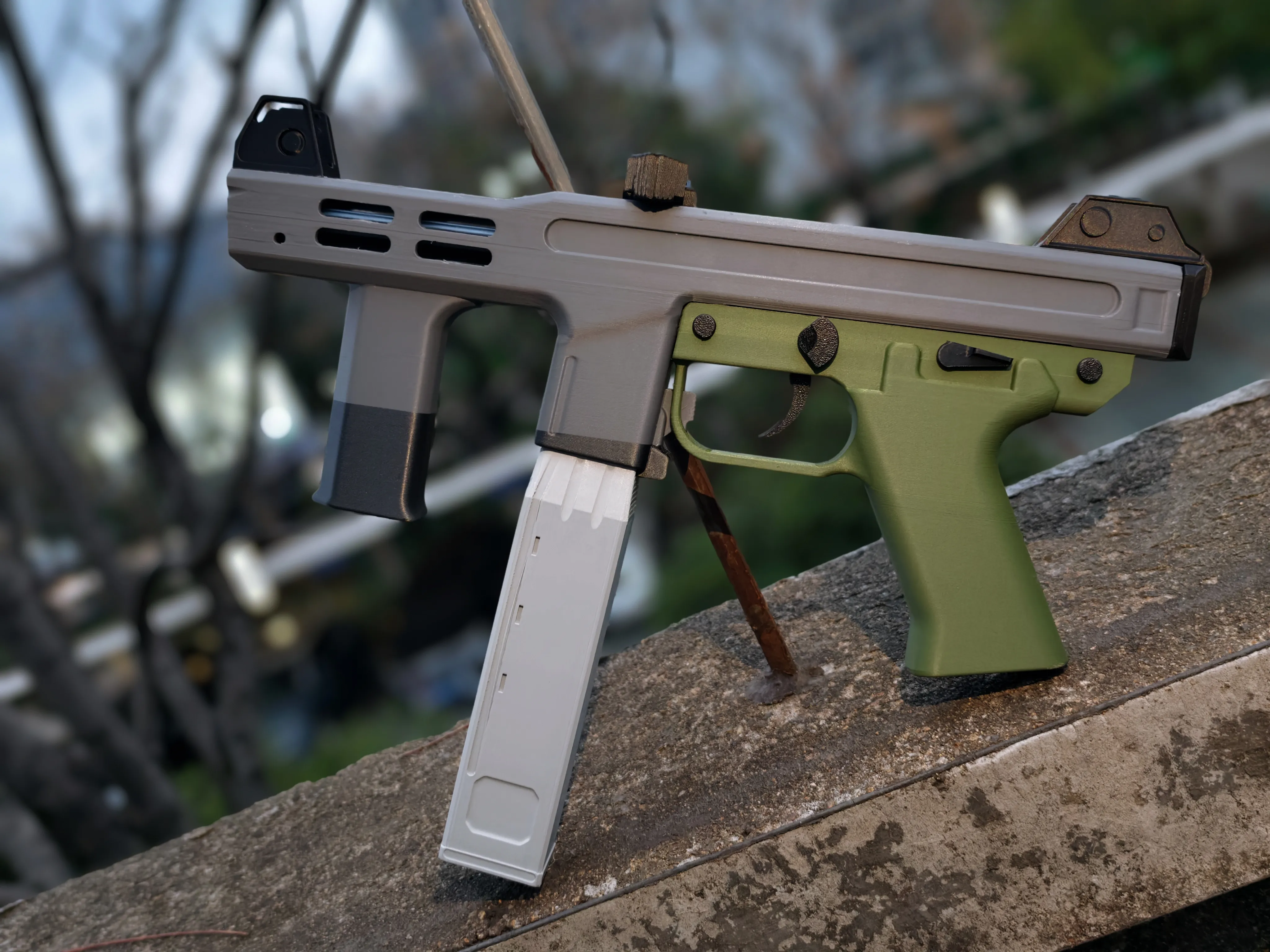 Italian Spectre M4 submachine gun SMG - Free 3D Print Model - MakerWorld
