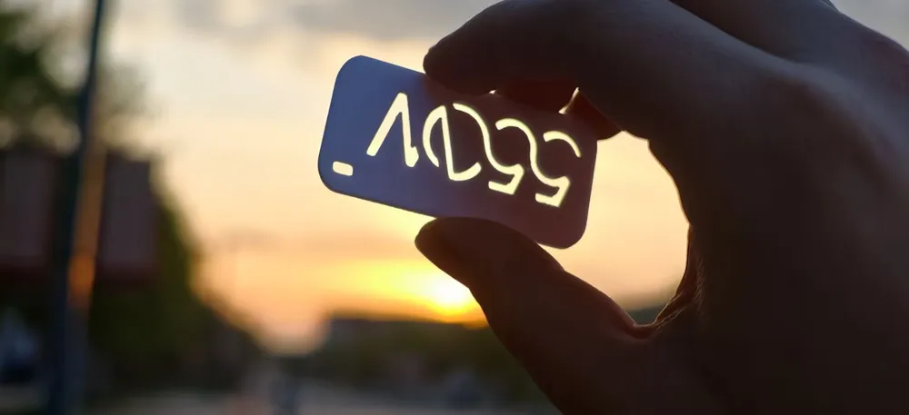 550W / MOSS Logo Badge - Free 3D Print Model - MakerWorld