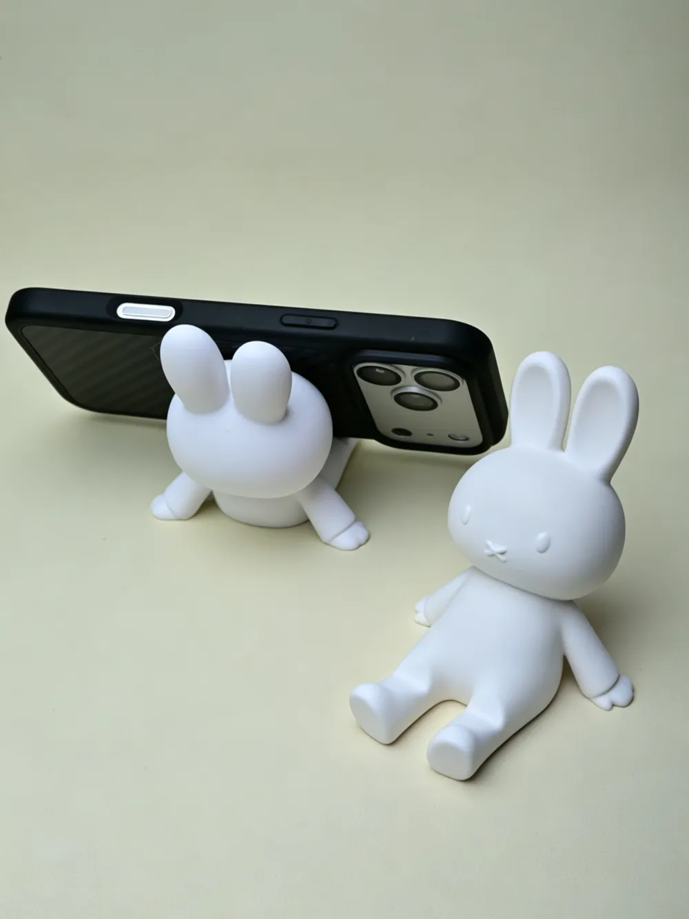 Soporte de teléfono Miffy - Modelo de impresión 3D gratuito - MakerWorld