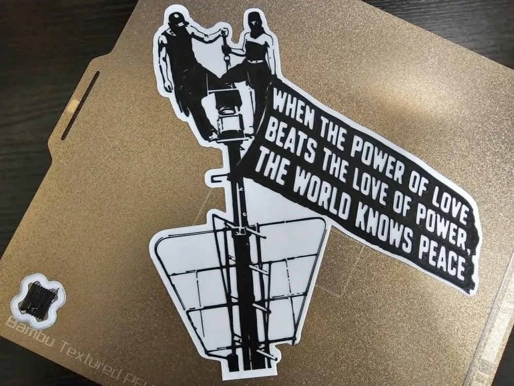 Love Beats Power, Empire State Building Couple - Free 3D Print Model ...