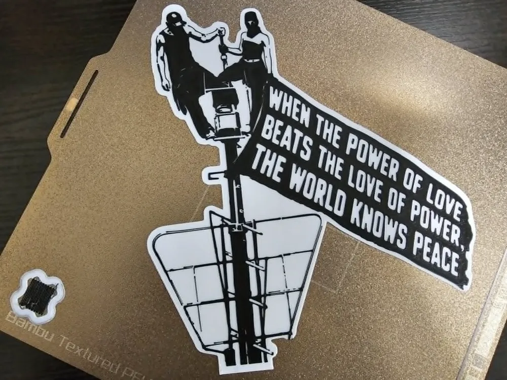 Love Beats Power, Empire State Building Couple - Free 3D Print Model ...