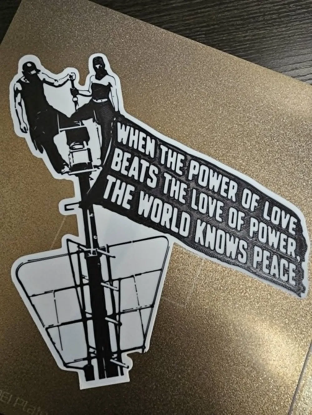 Love Beats Power, Empire State Building Couple - Free 3D Print Model ...