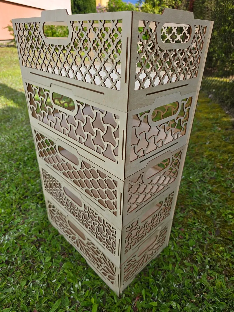 Wunderschönes Set stapelbarer Aufbewahrungsboxen aus Holz - Neun Stück ...