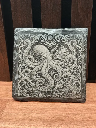 Grabado de posavasos cuadrado con temática de Kraken - Modelo de ...