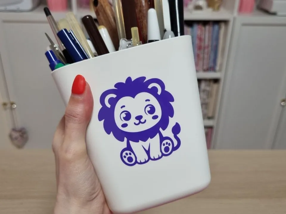 Cute Lion Silhouette - Free 3D Print Model - MakerWorld