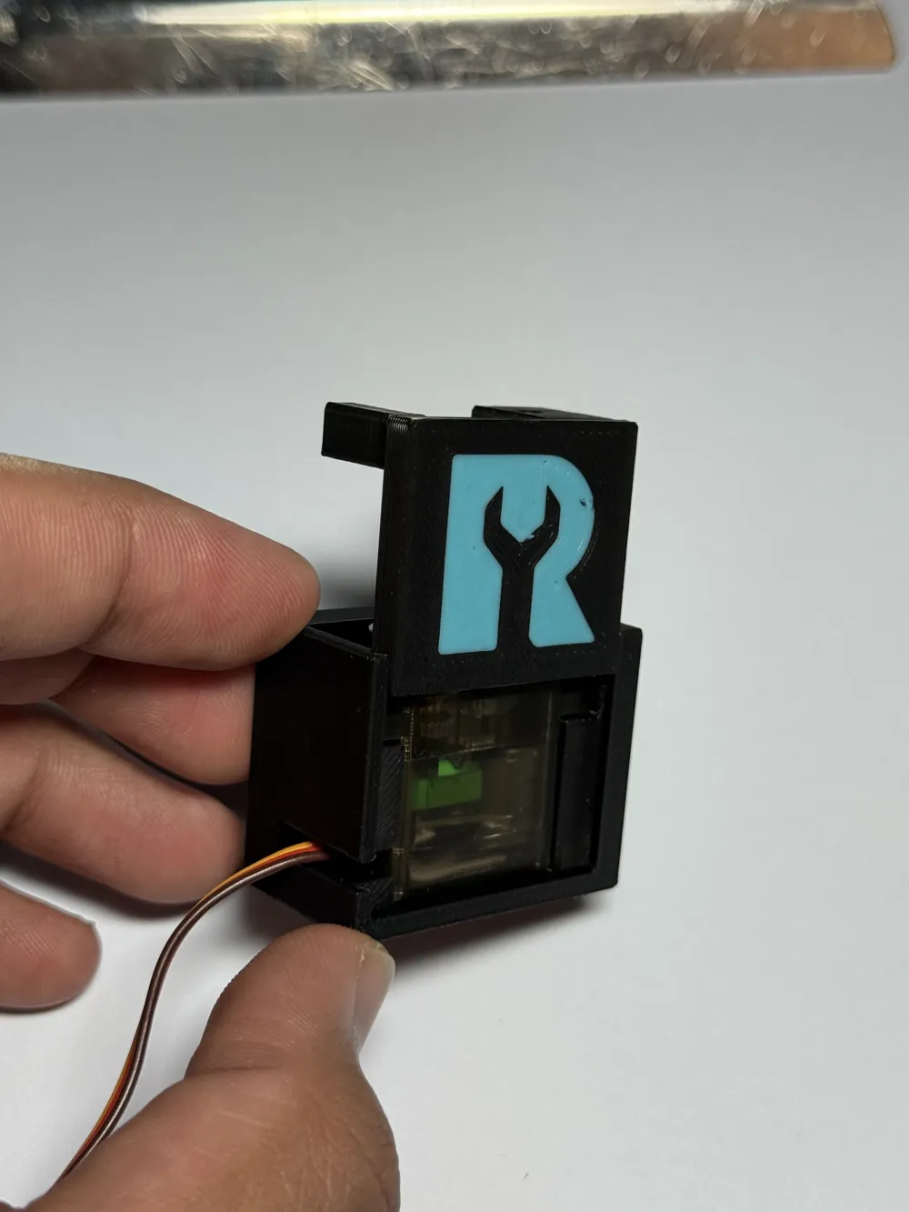 Simple SG90 / MG90 / 9g Servo Claw - Free 3D Print Model - MakerWorld