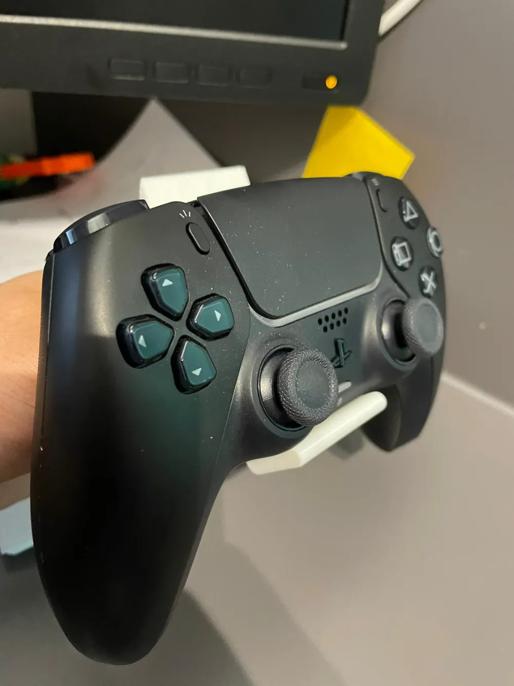 PS5 controller stand/wall mount by Yo Designerd - MakerWorld