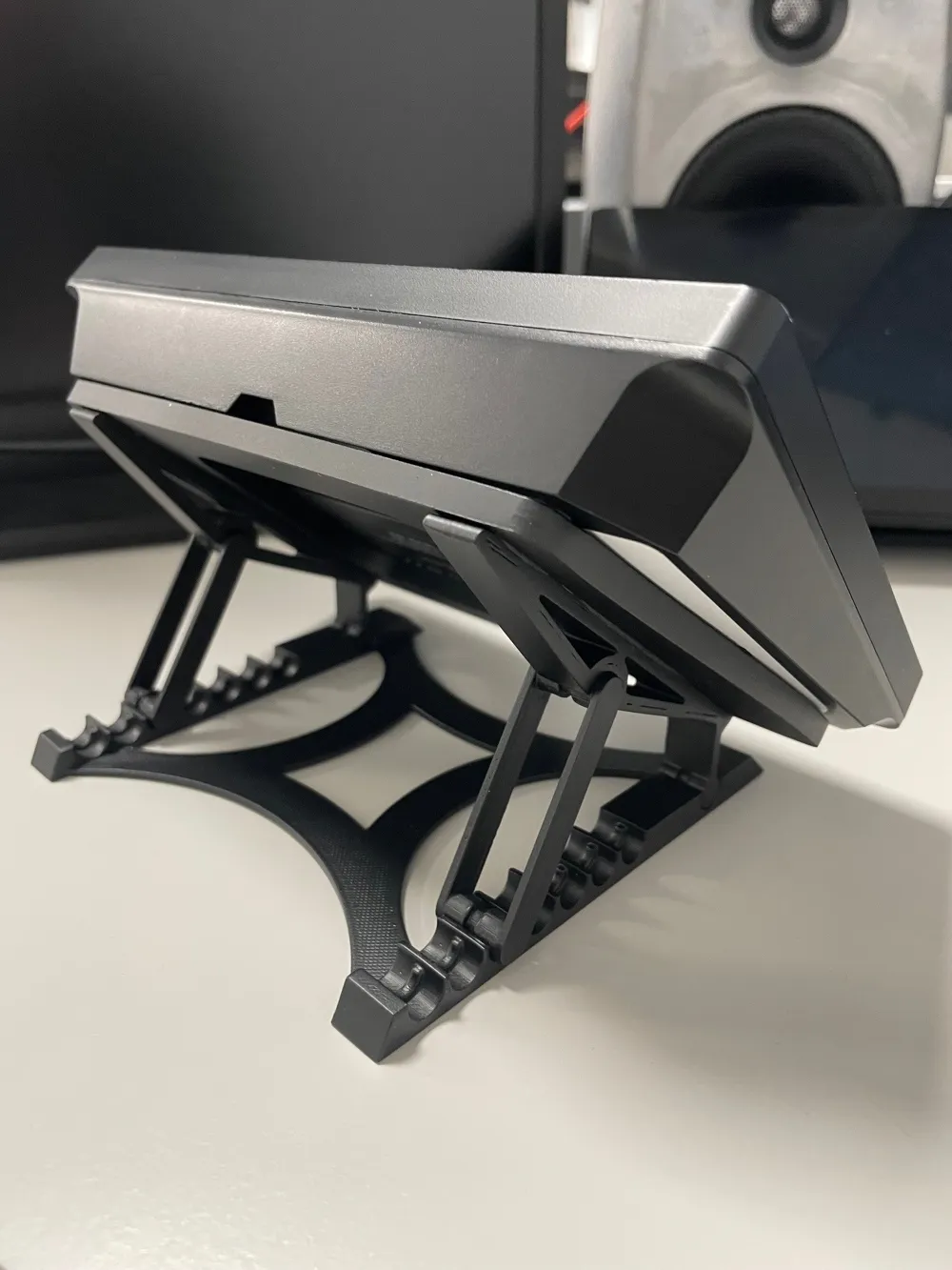 StreamDeck XL travel stand by Granma MakerWorld: Download Free 3D Models