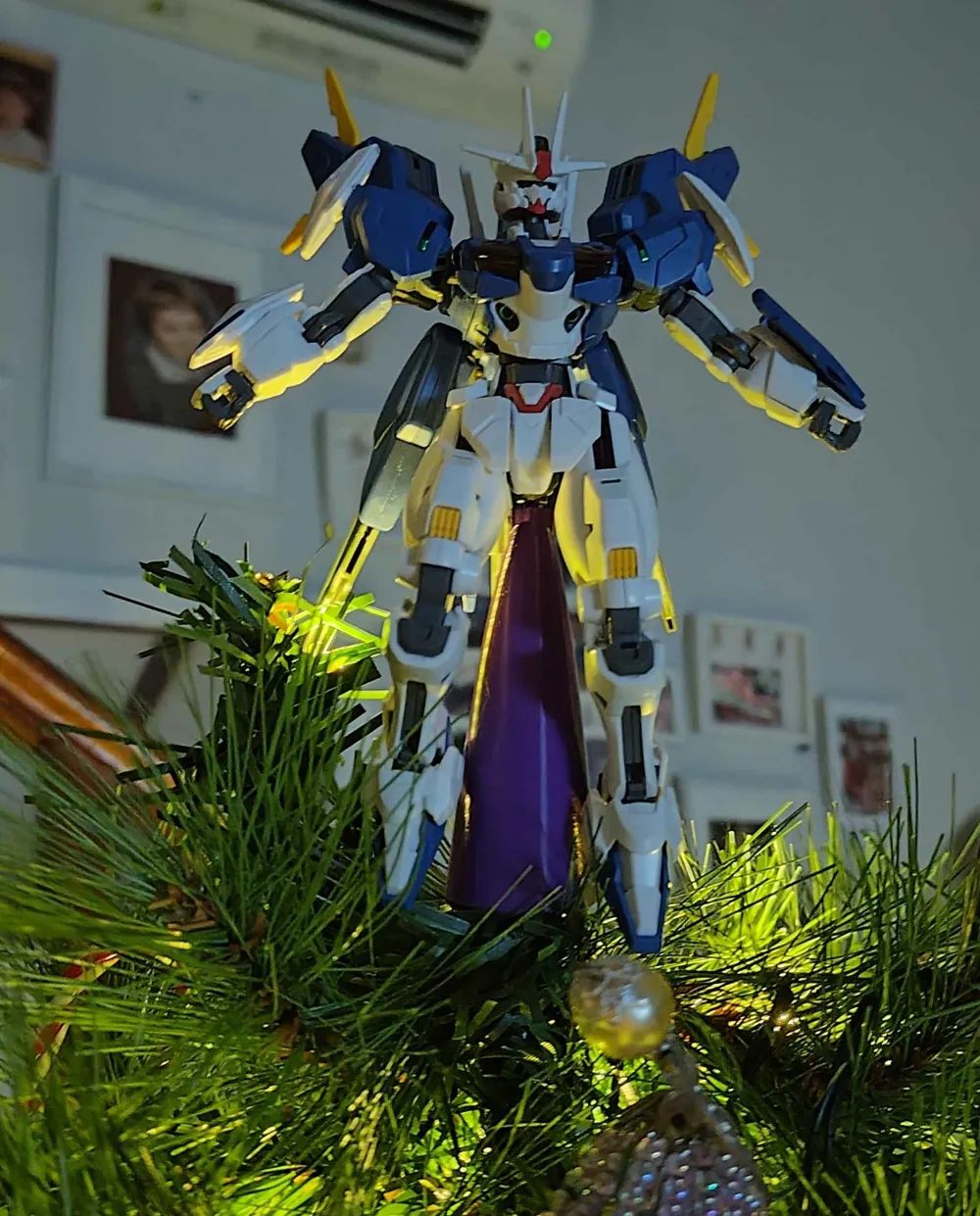 Gunpla Stand Tree Topper by Detective Red - MakerWorld