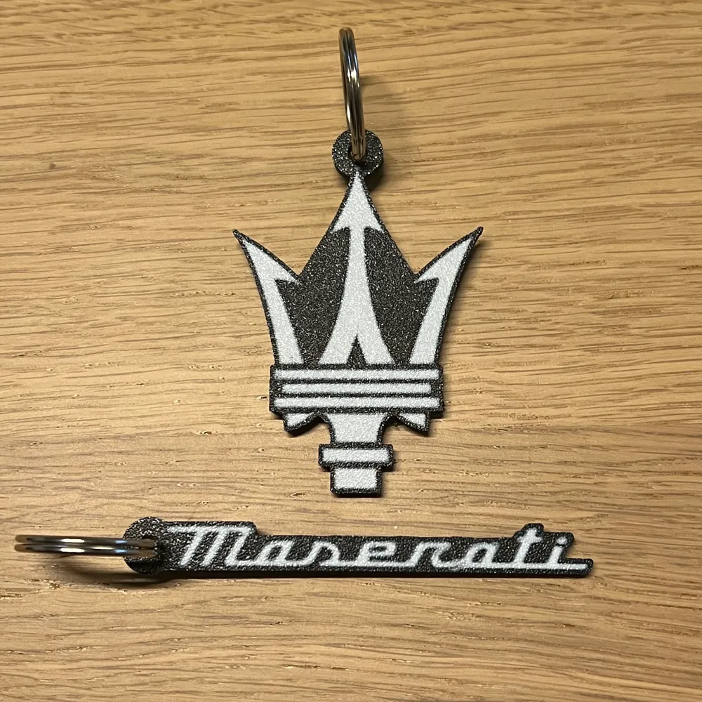Maserati logo and wordmark keychain - Portachiavi Maserati logo e ...
