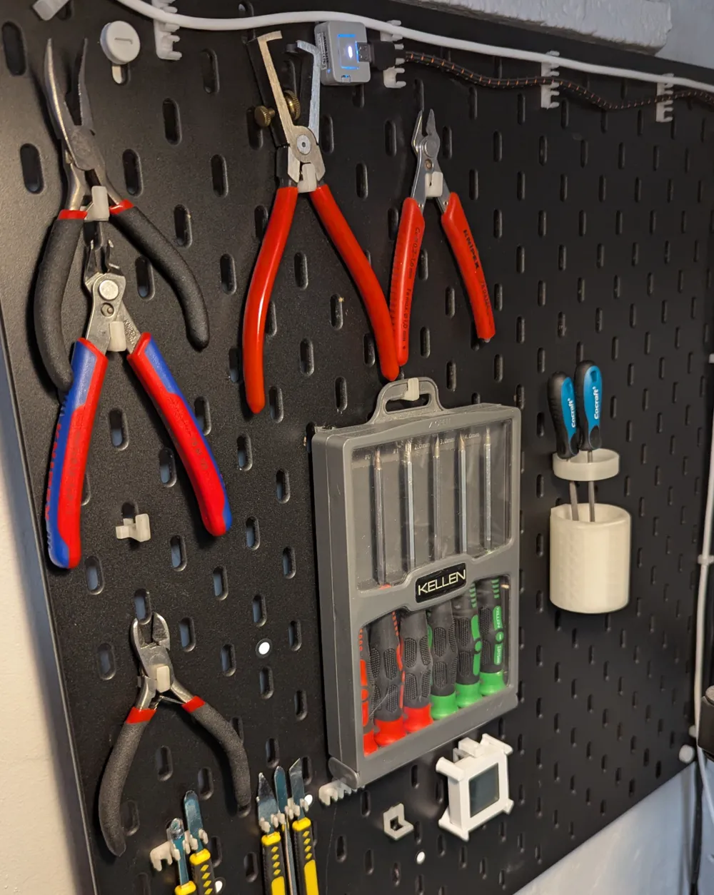 Skadis pen and tools holder by Automatiserar.se - MakerWorld